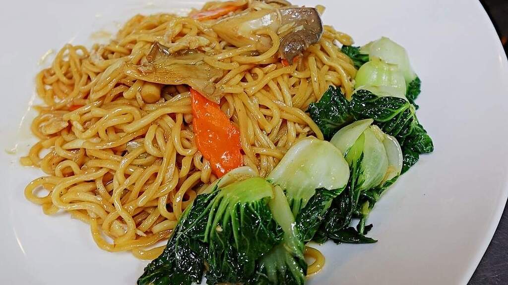 How to Make the Perfect Ee-Fu Noodles - by Elegant Inn, Kuala Lumpur ...