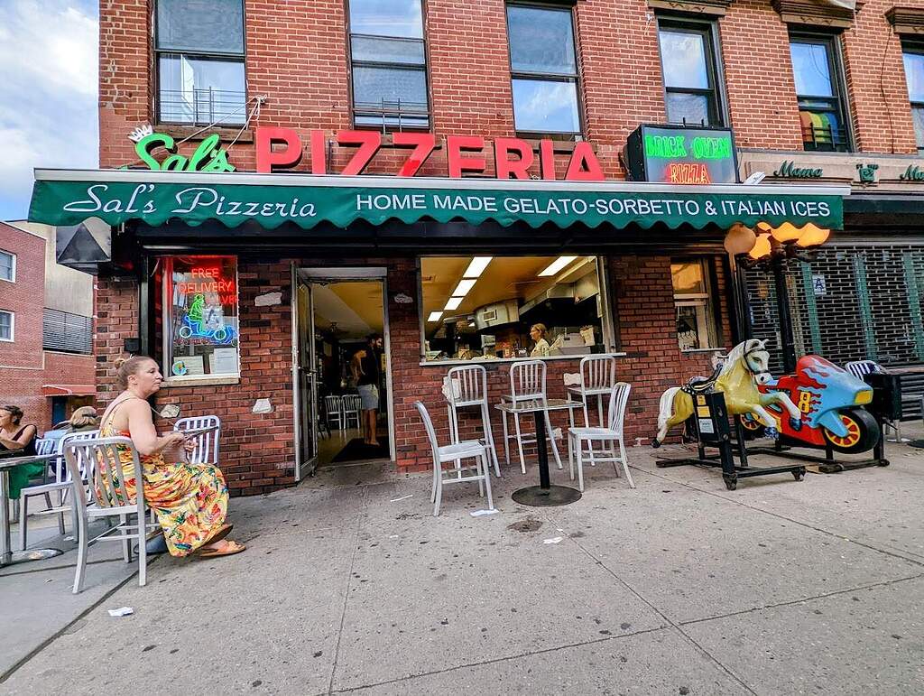 [NYC] sal’s pizza closed 😩 - New York City - Hungry Onion