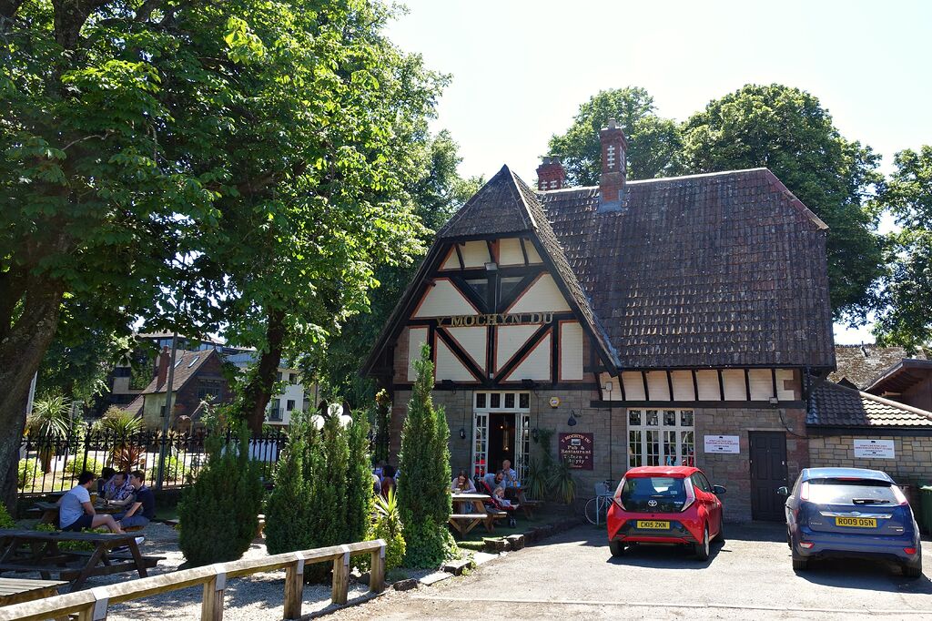 [Cardiff, Wales] Sunday lunch at Y Mochyn Du - U.K., Ireland - Hungry Onion