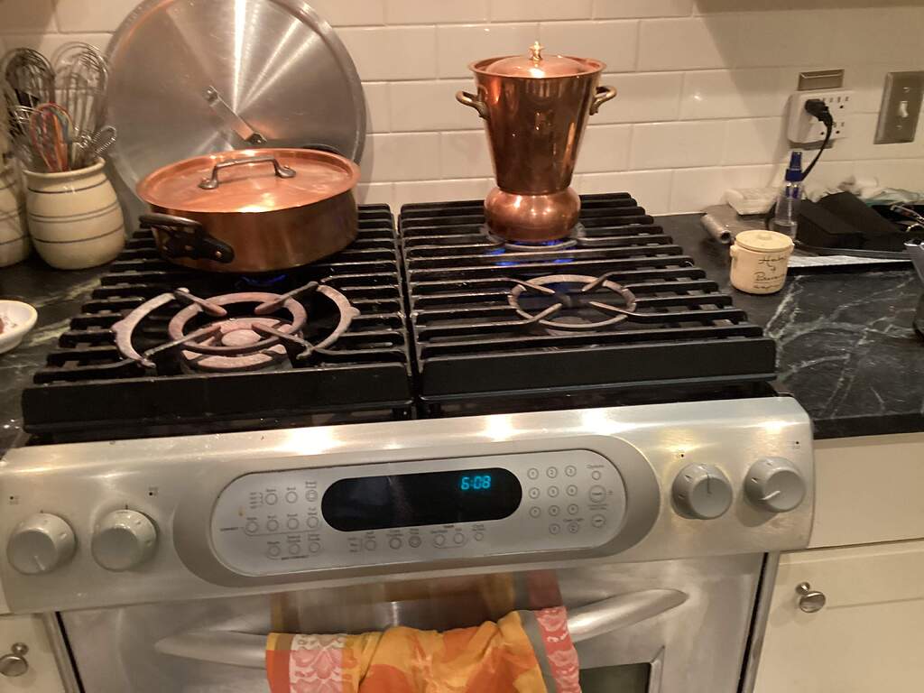 Pans in action photo gallery - Cookware - Hungry Onion