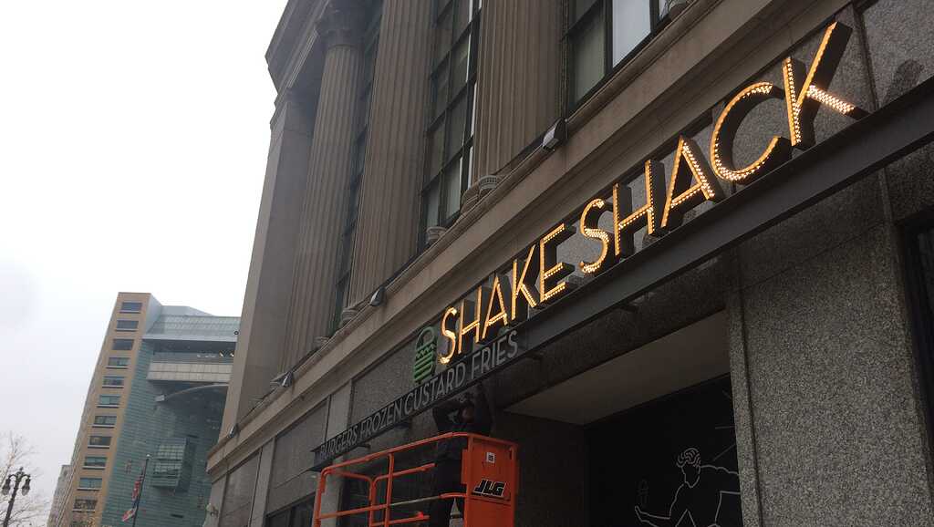 Downtown Detroit / Shake Shack invades - Midwest, Mtn West - Hungry Onion