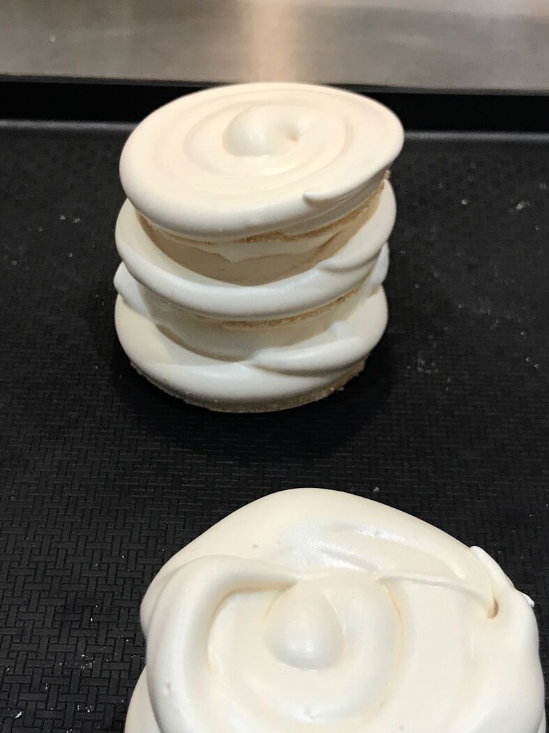 How to achieve this meringue? Aux Merveilleux de Fred [Paris] - France ...