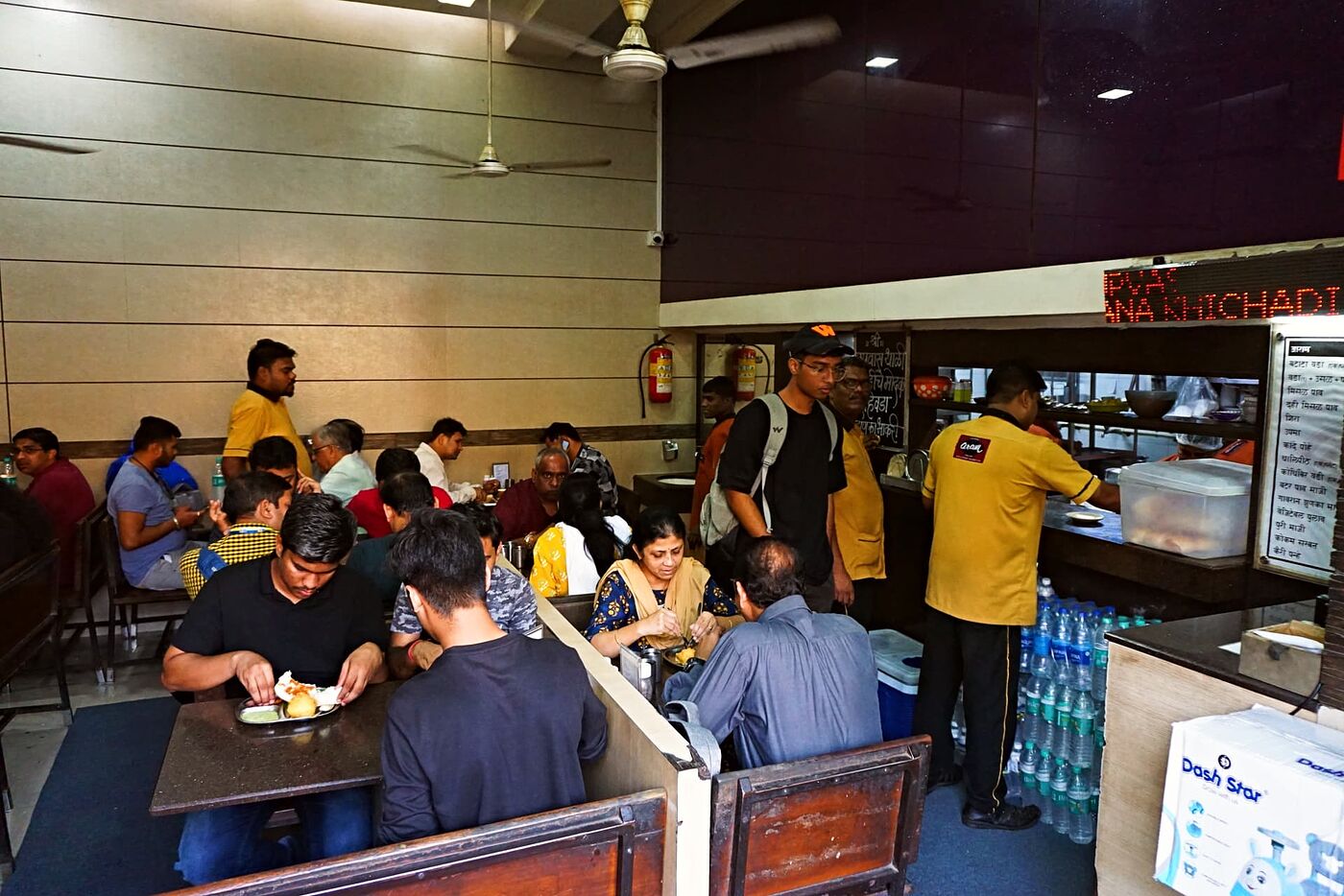 [Mumbai, India] Vada pav - the quintessential Mumbai snack. - Asia ...