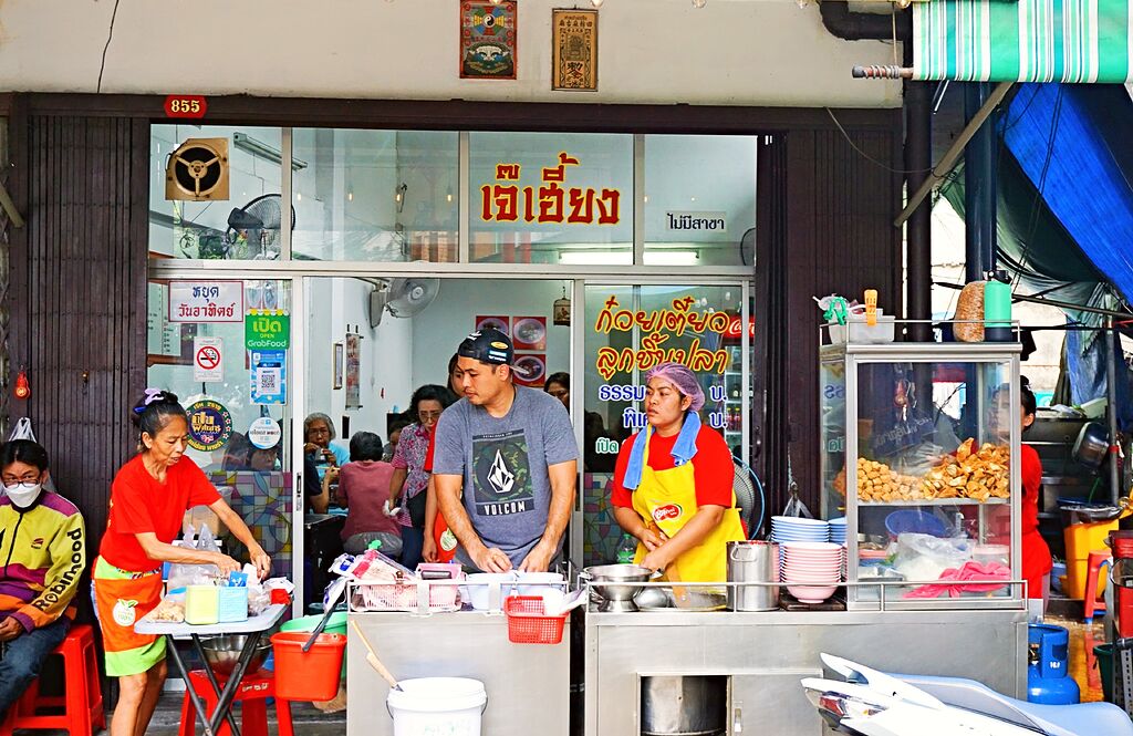 [Bangkok, Thailand] Jay Hieng Fishball Noodles at Talad Noi - Asia Pacific - Hungry Onion