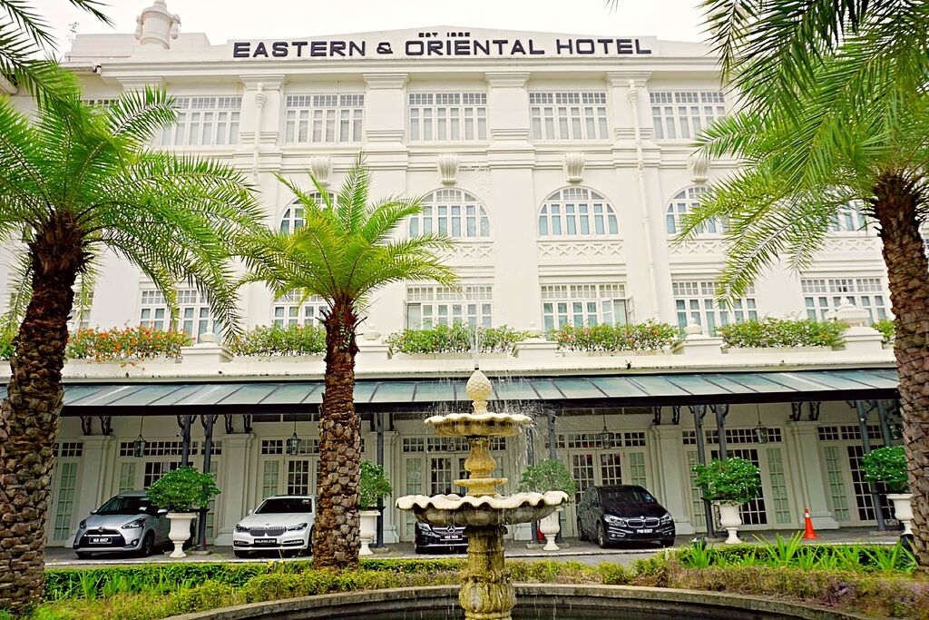 [Penang, Malaysia] Christmas Tree Light-up, Eastern & Oriental Hotel ...