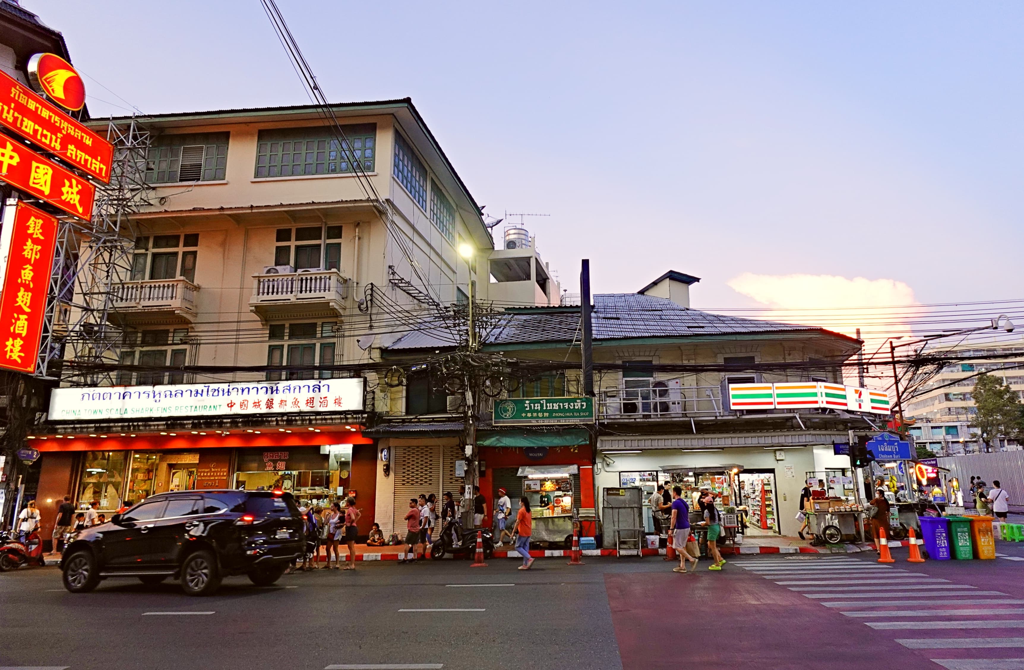 [Bangkok, Thailand] Pathongko (Thai crullers) from Pa Tong Go Savoey ...